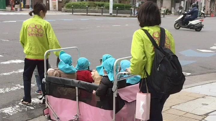 Gts巨大化光脚踩踏